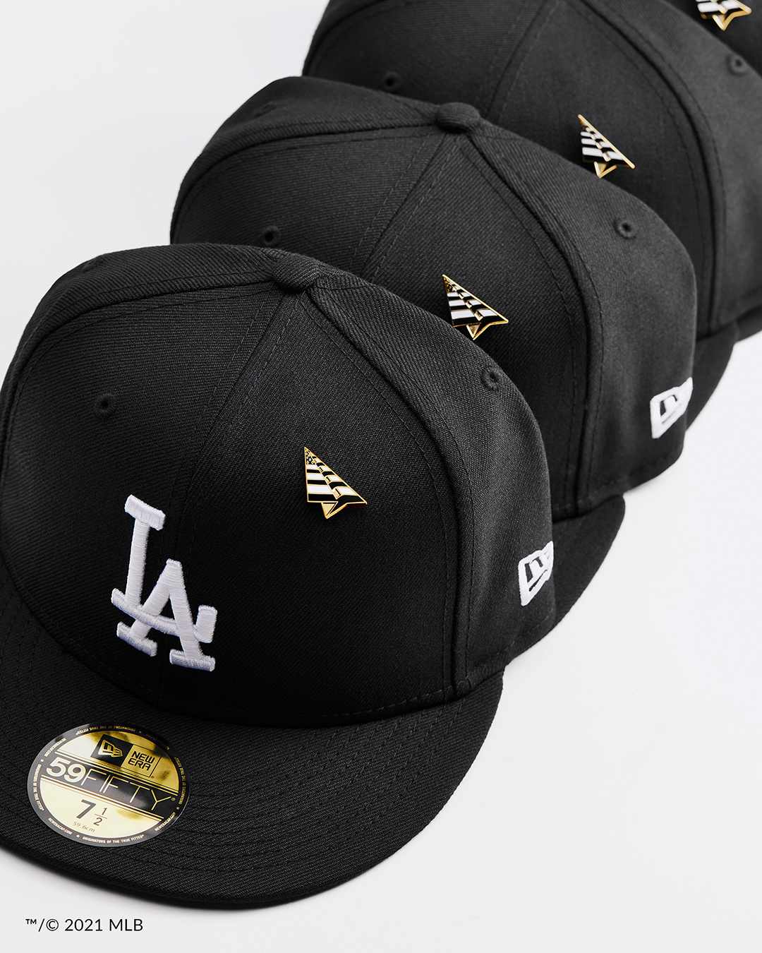 LIFE21-MLBPAPERPLANES-FOUR_CAP_ANGLED_1080x1350_IG_Portrait – Mauespejelcom